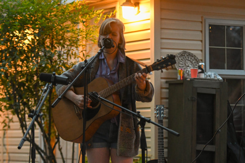 Backyard Concert: Elana Samuel and Jesse Daniel Smith – Brad McLeod